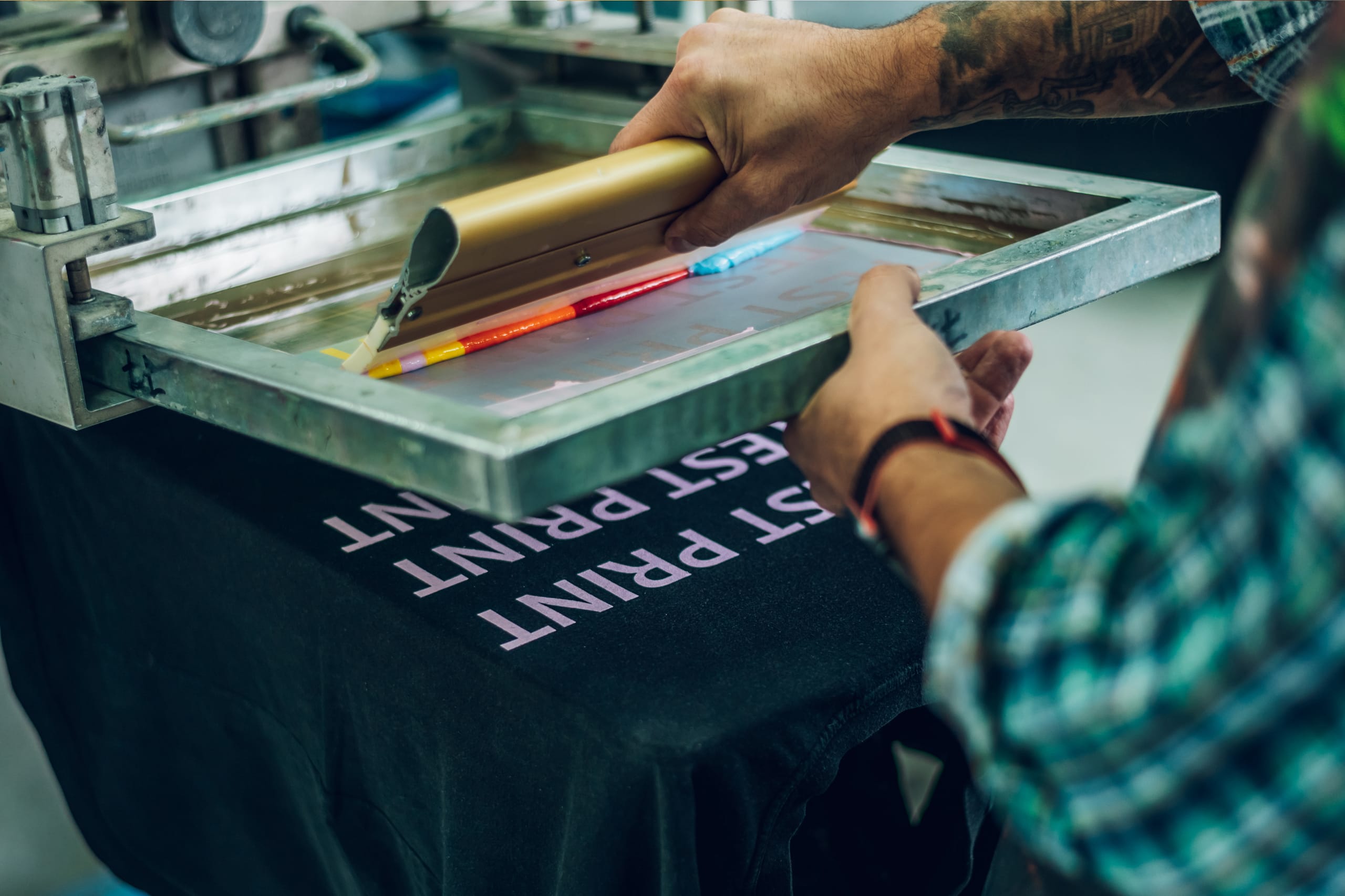 Perbedaan Sablon Manual dan Sablon Digital - Blog Jadiprint